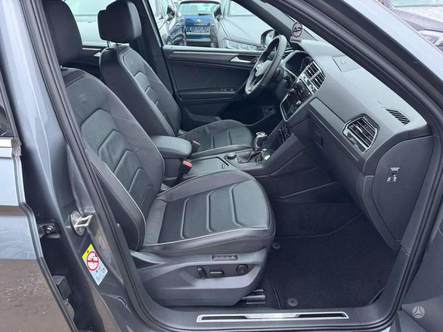 Grey Volkswagen Tiguan Allspace 2022 in Vilnius, with an engine capacity of 2.00 L and mileage of 128 thousand km for 31800 €, photo 13 on AUTOMOTO.COM.LV