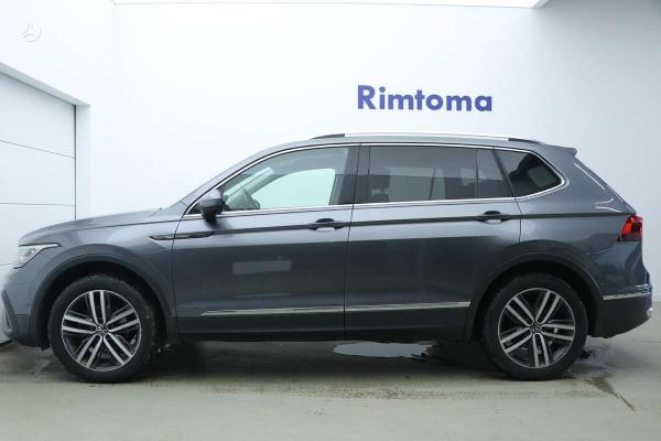 Pelēks Volkswagen Tiguan Allspace 2022 Viļņa, ar dzinēja tilpumu 1.50 L un nobraukumu 88 tūkst. km par 27900 €, foto 3 vietnē AUTOMOTO.COM.LV