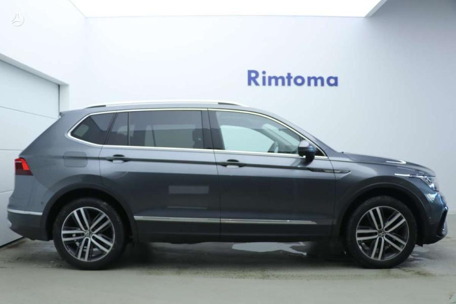 Pelēks Volkswagen Tiguan Allspace 2022 Viļņa, ar dzinēja tilpumu 1.50 L un nobraukumu 88 tūkst. km par 27900 €, foto 4 vietnē AUTOMOTO.COM.LV