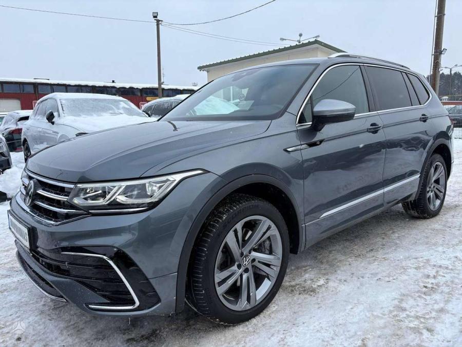 Pelēks Volkswagen Tiguan Allspace 2022 Viļņa, ar dzinēja tilpumu 2.00 L un nobraukumu 128 tūkst. km par 31200 €, foto 1 vietnē AUTOMOTO.COM.LV