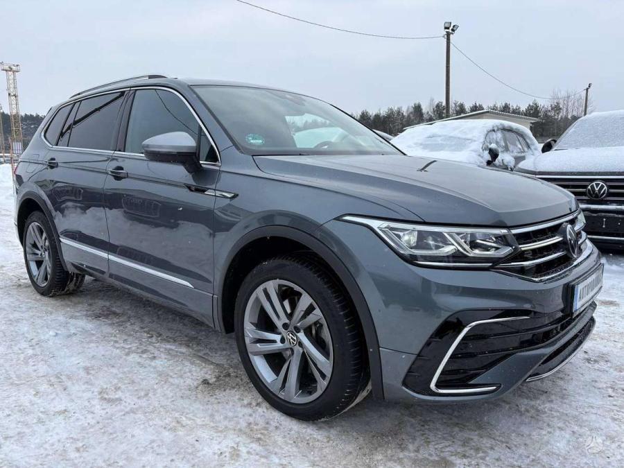 Pelēks Volkswagen Tiguan Allspace 2022 Viļņa, ar dzinēja tilpumu 2.00 L un nobraukumu 128 tūkst. km par 31200 €, foto 2 vietnē AUTOMOTO.COM.LV