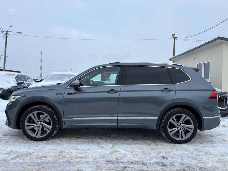 Pelēks Volkswagen Tiguan Allspace 2022 Viļņa, ar dzinēja tilpumu 2.00 L un nobraukumu 128 tūkst. km par 31200 €, foto 6 vietnē AUTOMOTO.COM.LV