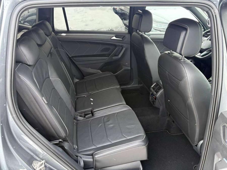 Pelēks Volkswagen Tiguan Allspace 2022 Viļņa, ar dzinēja tilpumu 2.00 L un nobraukumu 128 tūkst. km par 31200 €, foto 15 vietnē AUTOMOTO.COM.LV