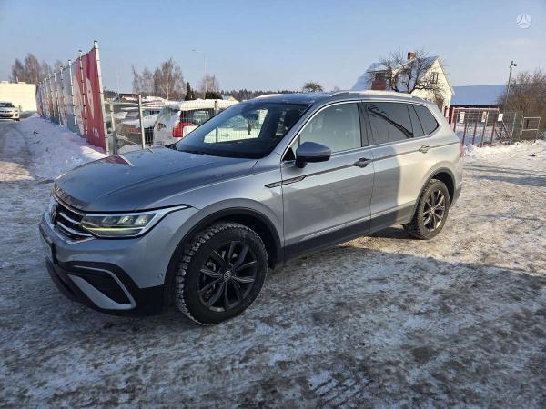 Grey Volkswagen Tiguan Allspace 2022 in Taurage, with an engine capacity of 2.00 L and mileage of 240 thousand km for 18200 €, photo 2 on AUTOMOTO.COM.LV