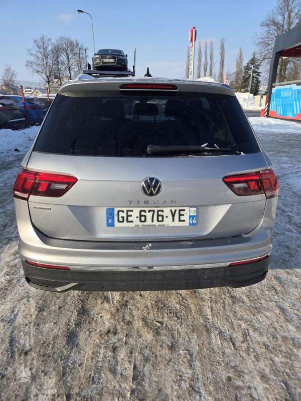 Grey Volkswagen Tiguan Allspace 2022 in Taurage, with an engine capacity of 2.00 L and mileage of 240 thousand km for 18200 €, photo 4 on AUTOMOTO.COM.LV