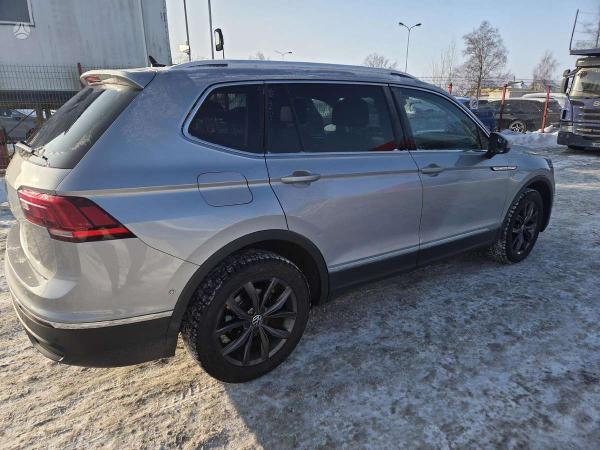 Grey Volkswagen Tiguan Allspace 2022 in Taurage, with an engine capacity of 2.00 L and mileage of 240 thousand km for 18200 €, photo 5 on AUTOMOTO.COM.LV