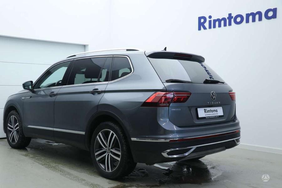 Pelēks Volkswagen Tiguan Allspace 2022 Viļņa, ar dzinēja tilpumu 1.50 L un nobraukumu 88 tūkst. km par 27900 €, foto 2 vietnē AUTOMOTO.COM.LV