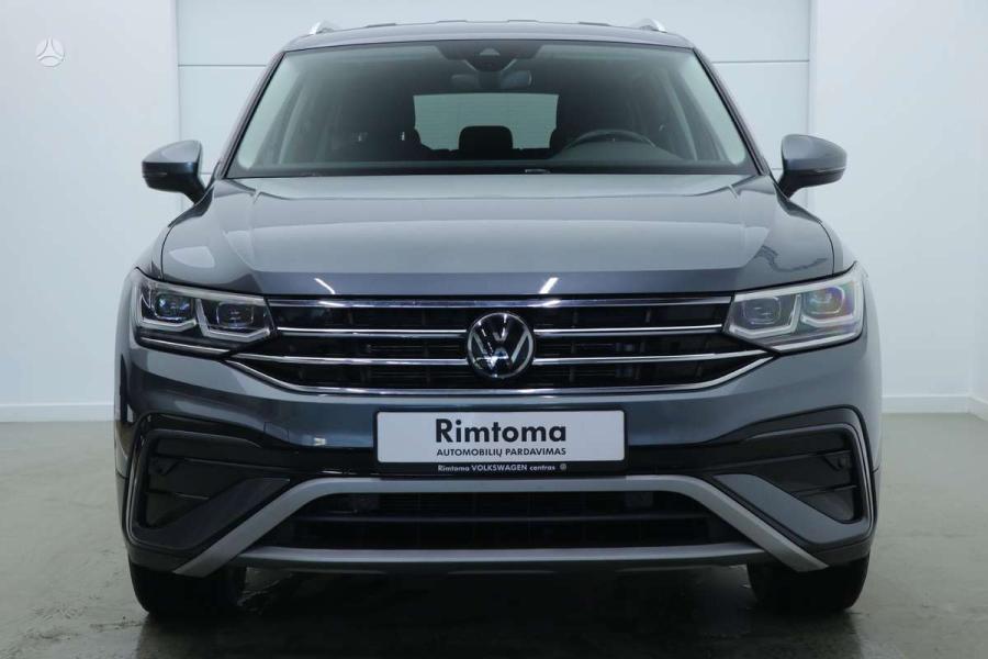 Pelēks Volkswagen Tiguan Allspace 2022 Viļņa, ar dzinēja tilpumu 1.50 L un nobraukumu 88 tūkst. km par 27900 €, foto 5 vietnē AUTOMOTO.COM.LV