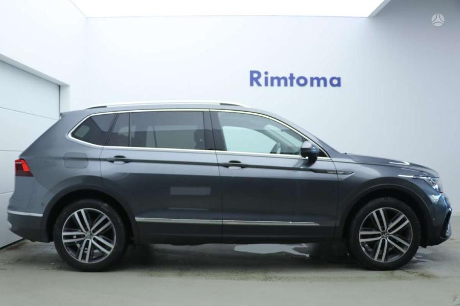 Pelēks Volkswagen Tiguan Allspace 2022 Viļņa, ar dzinēja tilpumu 1.50 L un nobraukumu 88 tūkst. km par 27700 €, foto 4 vietnē AUTOMOTO.COM.LV