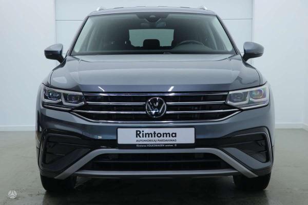 Pelēks Volkswagen Tiguan Allspace 2022 Viļņa, ar dzinēja tilpumu 1.50 L un nobraukumu 88 tūkst. km par 27700 €, foto 5 vietnē AUTOMOTO.COM.LV