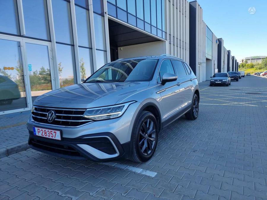 Pelēks Volkswagen Tiguan Allspace 2022 Viļņa, ar dzinēja tilpumu 1.50 L un nobraukumu 188 tūkst. km par 21700 €, foto 1 vietnē AUTOMOTO.COM.LV