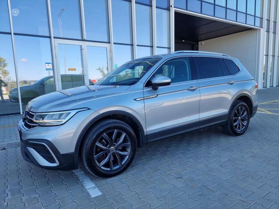 Pelēks Volkswagen Tiguan Allspace 2022 Viļņa, ar dzinēja tilpumu 1.50 L un nobraukumu 188 tūkst. km par 21700 €, foto 4 vietnē AUTOMOTO.COM.LV