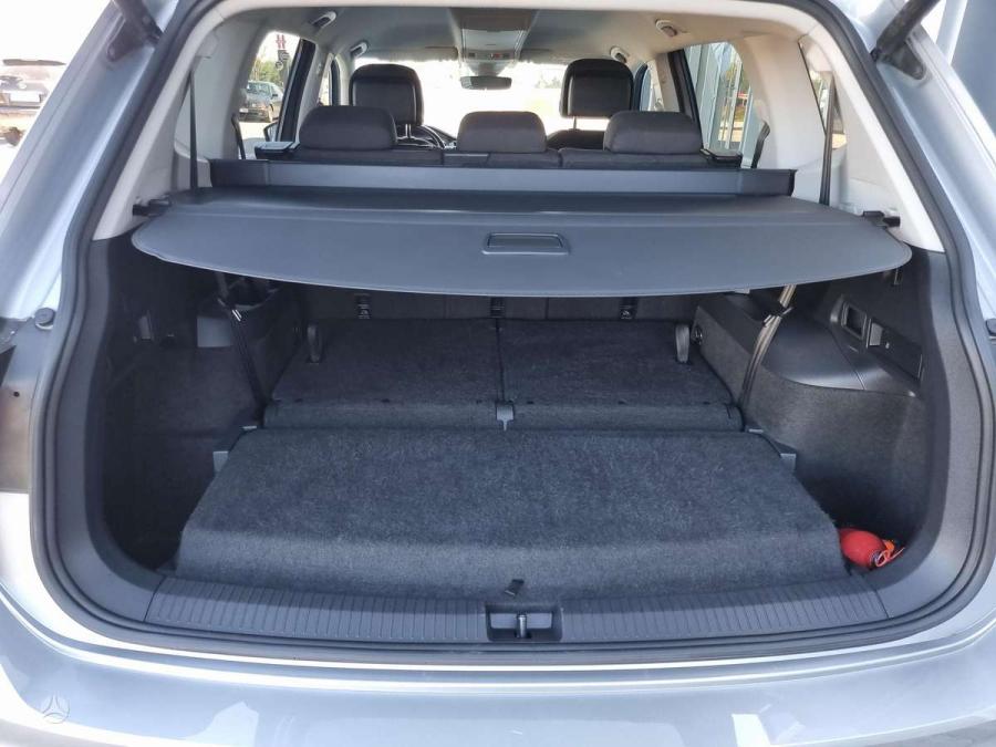 Pelēks Volkswagen Tiguan Allspace 2022 Viļņa, ar dzinēja tilpumu 1.50 L un nobraukumu 188 tūkst. km par 21700 €, foto 14 vietnē AUTOMOTO.COM.LV