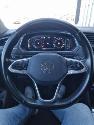 Pelēks Volkswagen Tiguan Allspace 2022 Viļņa, ar dzinēja tilpumu 1.50 L un nobraukumu 188 tūkst. km par 21700 €, foto 18 vietnē AUTOMOTO.COM.LV