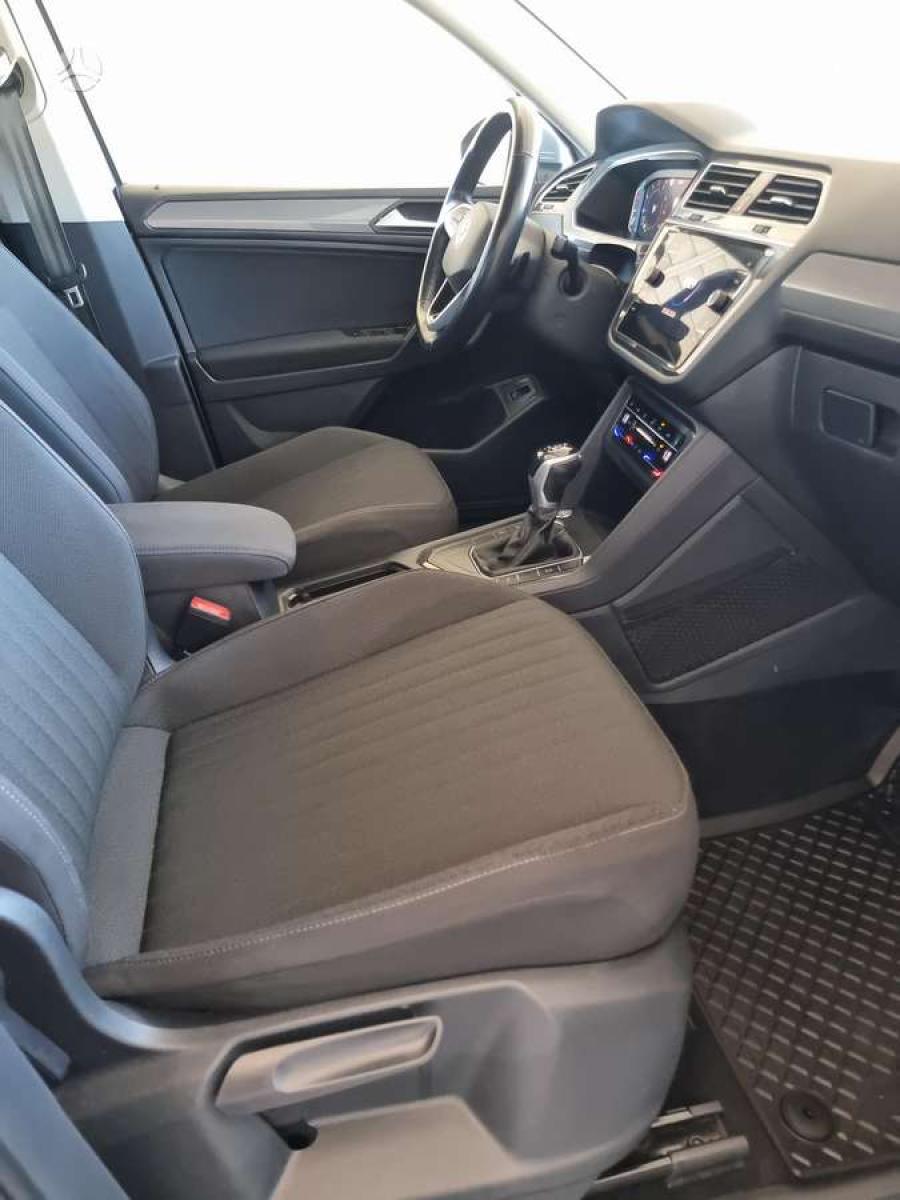 Pelēks Volkswagen Tiguan Allspace 2022 Viļņa, ar dzinēja tilpumu 1.50 L un nobraukumu 188 tūkst. km par 21700 €, foto 24 vietnē AUTOMOTO.COM.LV