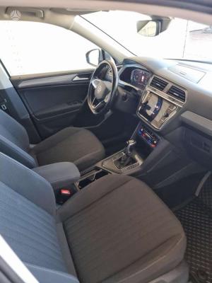 Pelēks Volkswagen Tiguan Allspace 2022 Viļņa, ar dzinēja tilpumu 1.50 L un nobraukumu 188 tūkst. km par 21700 €, foto 25 vietnē AUTOMOTO.COM.LV