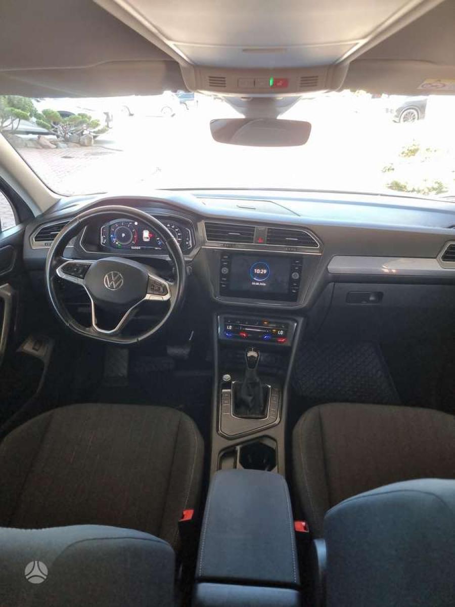 Pelēks Volkswagen Tiguan Allspace 2022 Viļņa, ar dzinēja tilpumu 1.50 L un nobraukumu 188 tūkst. km par 21700 €, foto 26 vietnē AUTOMOTO.COM.LV