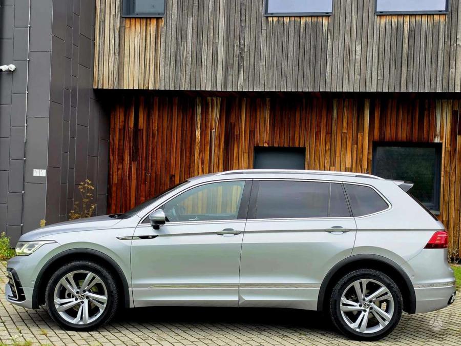 Grey Volkswagen Tiguan Allspace 2022 in Taurage, with an engine capacity of 1.97 L and mileage of 236 thousand km for 21800 €, photo 5 on AUTOMOTO.COM.LV
