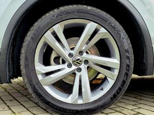 Grey Volkswagen Tiguan Allspace 2022 in Taurage, with an engine capacity of 1.97 L and mileage of 236 thousand km for 21800 €, photo 44 on AUTOMOTO.COM.LV