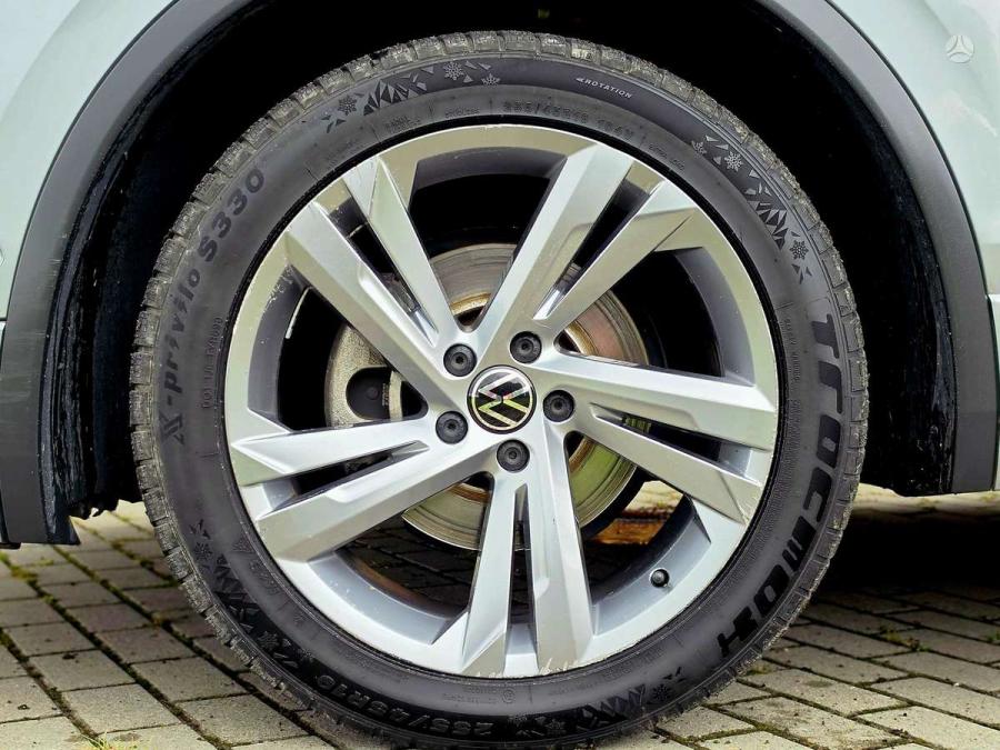 Grey Volkswagen Tiguan Allspace 2022 in Taurage, with an engine capacity of 1.97 L and mileage of 236 thousand km for 21800 €, photo 44 on AUTOMOTO.COM.LV