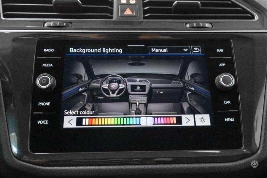 Pelēks Volkswagen Tiguan Allspace 2022 Viļņa, ar dzinēja tilpumu 2.00 L un nobraukumu 130 tūkst. km par 28900 €, foto 19 vietnē AUTOMOTO.COM.LV