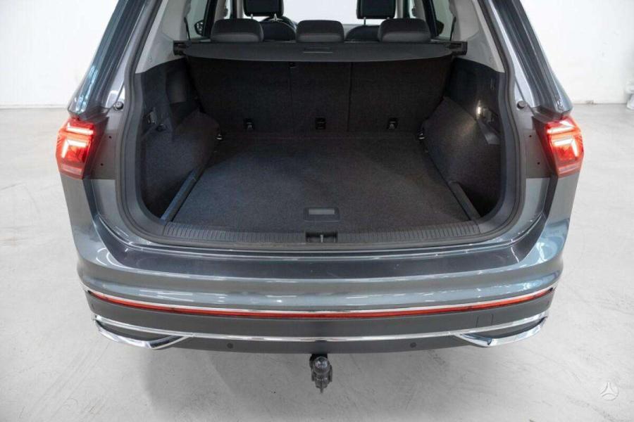 Pelēks Volkswagen Tiguan Allspace 2022 Viļņa, ar dzinēja tilpumu 2.00 L un nobraukumu 130 tūkst. km par 28900 €, foto 25 vietnē AUTOMOTO.COM.LV