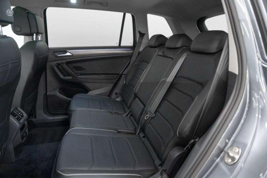 Pelēks Volkswagen Tiguan Allspace 2022 Viļņa, ar dzinēja tilpumu 2.00 L un nobraukumu 130 tūkst. km par 28900 €, foto 27 vietnē AUTOMOTO.COM.LV