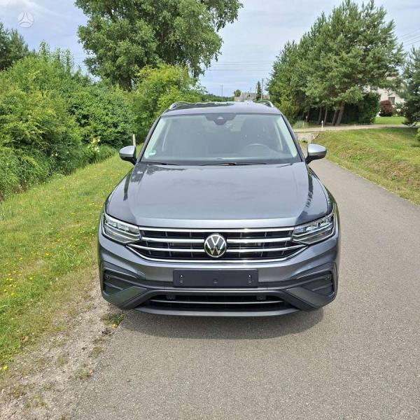 Серый Фольксваген Tiguan Allspace 2023 в Паневежис, объемом двигателя 2.00 л и пробегом 27 тыс. км за 28900 €, фото 1 на AUTOMOTO.COM.LV