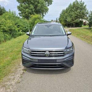 Pelēks Volkswagen Tiguan Allspace 2023 Panevēža, ar dzinēja tilpumu 2.00 L un nobraukumu 27 tūkst. km par 28900 €, foto  vietnē AUTOMOTO.COM.LV