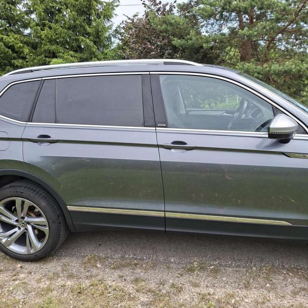 Серый Фольксваген Tiguan Allspace 2023 в Паневежис, объемом двигателя 2.00 л и пробегом 27 тыс. км за 28900 €, фото 3 на AUTOMOTO.COM.LV