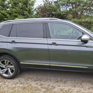 Grey Volkswagen Tiguan Allspace 2023 in Panevezys, with an engine capacity of 2.00 L and mileage of 27 thousand km for 28900 €, photo 4 on AUTOMOTO.COM.LV