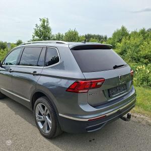 Grey Volkswagen Tiguan Allspace 2023 in Panevezys, with an engine capacity of 2.00 L and mileage of 27 thousand km for 28900 €, photo 6 on AUTOMOTO.COM.LV