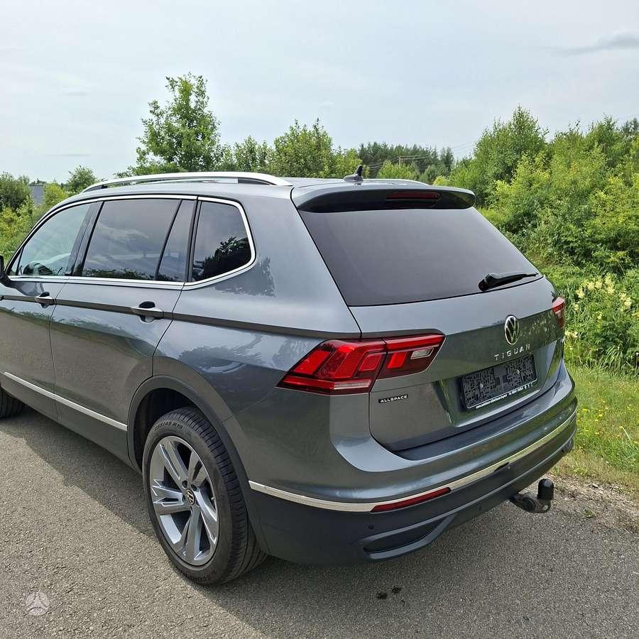Grey Volkswagen Tiguan Allspace 2023 in Panevezys, with an engine capacity of 2.00 L and mileage of 27 thousand km for 28900 €, photo 6 on AUTOMOTO.COM.LV