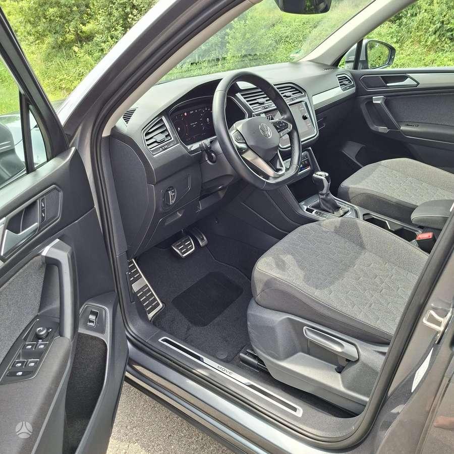 Grey Volkswagen Tiguan Allspace 2023 in Panevezys, with an engine capacity of 2.00 L and mileage of 27 thousand km for 28900 €, photo 8 on AUTOMOTO.COM.LV
