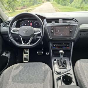 Grey Volkswagen Tiguan Allspace 2023 in Panevezys, with an engine capacity of 2.00 L and mileage of 27 thousand km for 28900 €, photo 10 on AUTOMOTO.COM.LV