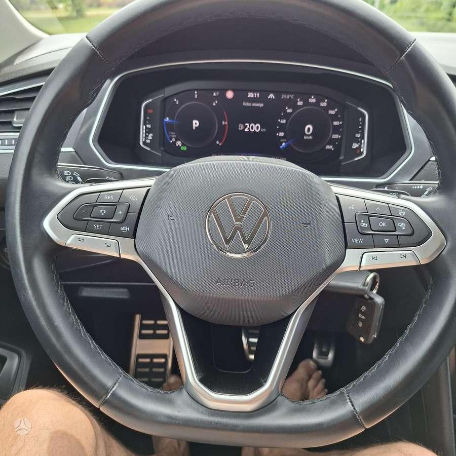 Grey Volkswagen Tiguan Allspace 2023 in Panevezys, with an engine capacity of 2.00 L and mileage of 27 thousand km for 28900 €, photo 13 on AUTOMOTO.COM.LV