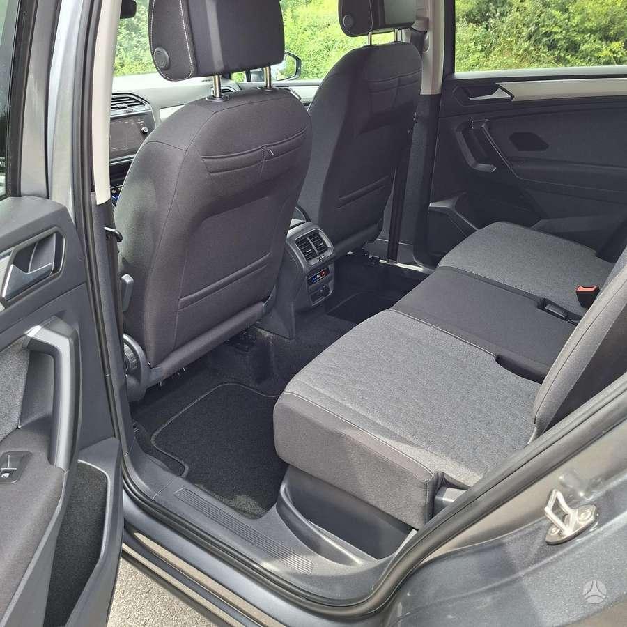 Grey Volkswagen Tiguan Allspace 2023 in Panevezys, with an engine capacity of 2.00 L and mileage of 27 thousand km for 28900 €, photo 15 on AUTOMOTO.COM.LV