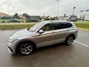 Pelēks Volkswagen Tiguan Allspace 2023 Tauragė, ar dzinēja tilpumu 2.00 L un nobraukumu 200 tūkst. km par 23300 €, foto 4 vietnē AUTOMOTO.COM.LV
