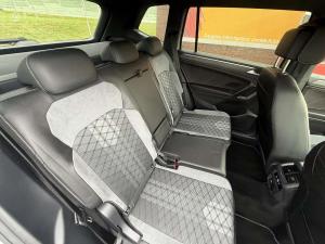 Pelēks Volkswagen Tiguan Allspace 2023 Tauragė, ar dzinēja tilpumu 2.00 L un nobraukumu 200 tūkst. km par 23300 €, foto 17 vietnē AUTOMOTO.COM.LV