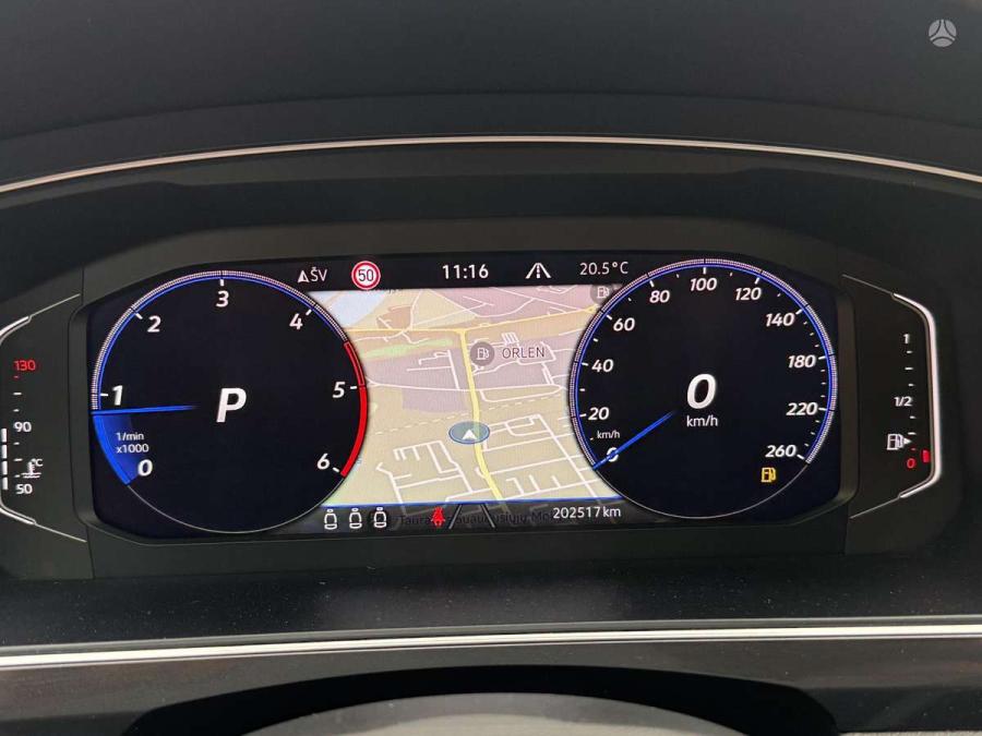 Pelēks Volkswagen Tiguan Allspace 2023 Tauragė, ar dzinēja tilpumu 2.00 L un nobraukumu 200 tūkst. km par 23300 €, foto 24 vietnē AUTOMOTO.COM.LV