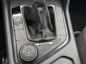 Pelēks Volkswagen Tiguan Allspace 2023 Tauragė, ar dzinēja tilpumu 2.00 L un nobraukumu 200 tūkst. km par 23300 €, foto 26 vietnē AUTOMOTO.COM.LV
