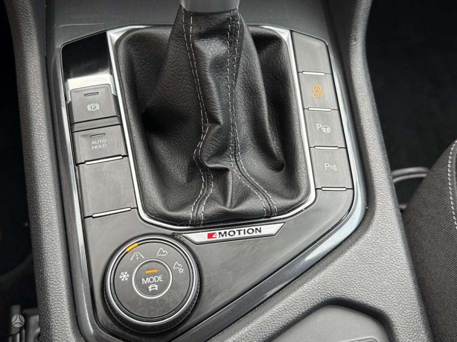 Pelēks Volkswagen Tiguan Allspace 2023 Tauragė, ar dzinēja tilpumu 2.00 L un nobraukumu 200 tūkst. km par 23300 €, foto 26 vietnē AUTOMOTO.COM.LV