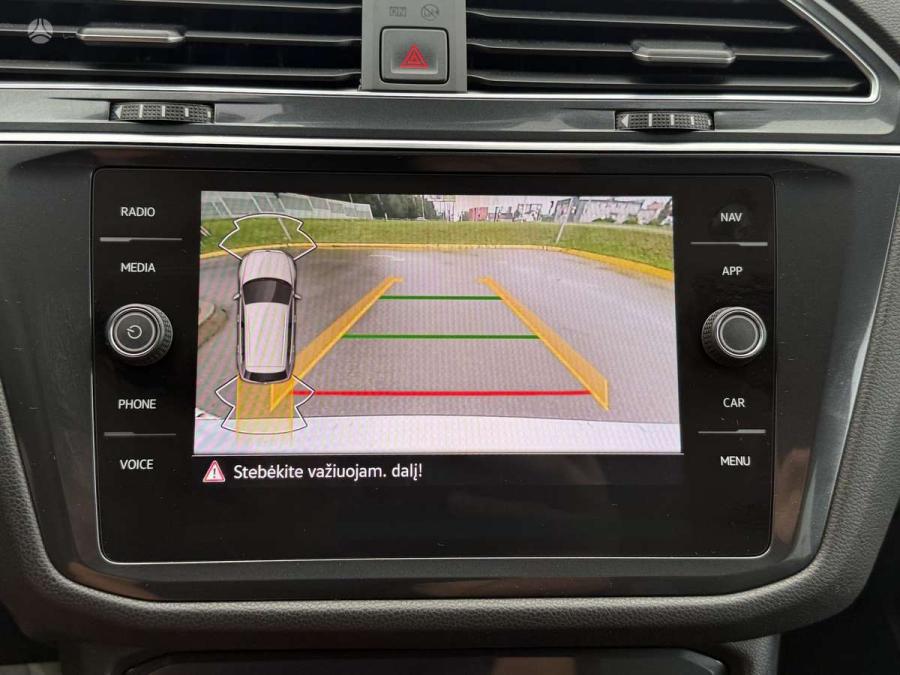Pelēks Volkswagen Tiguan Allspace 2023 Tauragė, ar dzinēja tilpumu 2.00 L un nobraukumu 200 tūkst. km par 23300 €, foto 30 vietnē AUTOMOTO.COM.LV