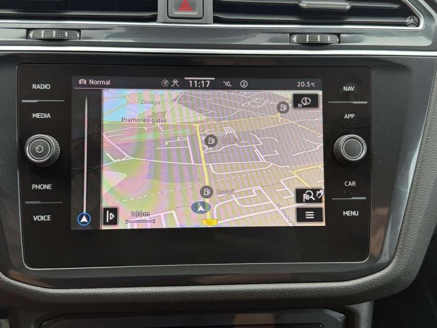 Pelēks Volkswagen Tiguan Allspace 2023 Tauragė, ar dzinēja tilpumu 2.00 L un nobraukumu 200 tūkst. km par 23300 €, foto 31 vietnē AUTOMOTO.COM.LV
