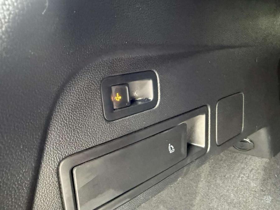 Pelēks Volkswagen Tiguan Allspace 2023 Tauragė, ar dzinēja tilpumu 2.00 L un nobraukumu 200 tūkst. km par 23300 €, foto 32 vietnē AUTOMOTO.COM.LV
