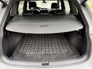 Pelēks Volkswagen Tiguan Allspace 2023 Tauragė, ar dzinēja tilpumu 2.00 L un nobraukumu 200 tūkst. km par 23300 €, foto 34 vietnē AUTOMOTO.COM.LV