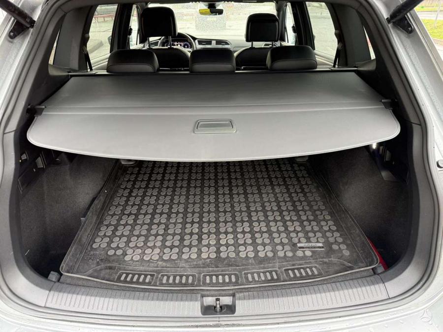 Pelēks Volkswagen Tiguan Allspace 2023 Tauragė, ar dzinēja tilpumu 2.00 L un nobraukumu 200 tūkst. km par 23300 €, foto 34 vietnē AUTOMOTO.COM.LV