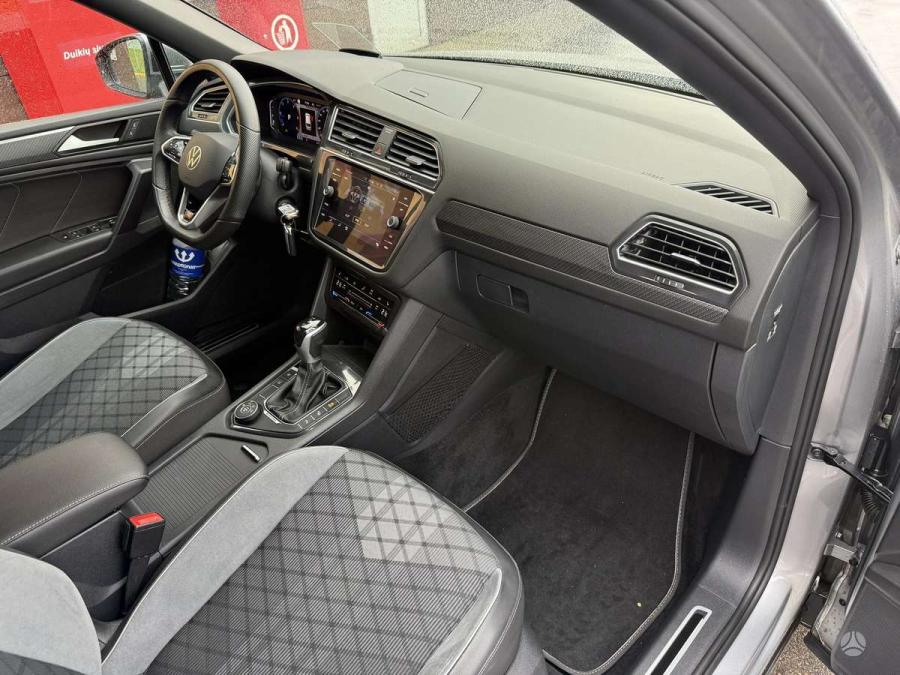 Grey Volkswagen Tiguan Allspace 2023 in Taurage, with an engine capacity of 2.00 L and mileage of 200 thousand km for 23500 €, photo 15 on AUTOMOTO.COM.LV