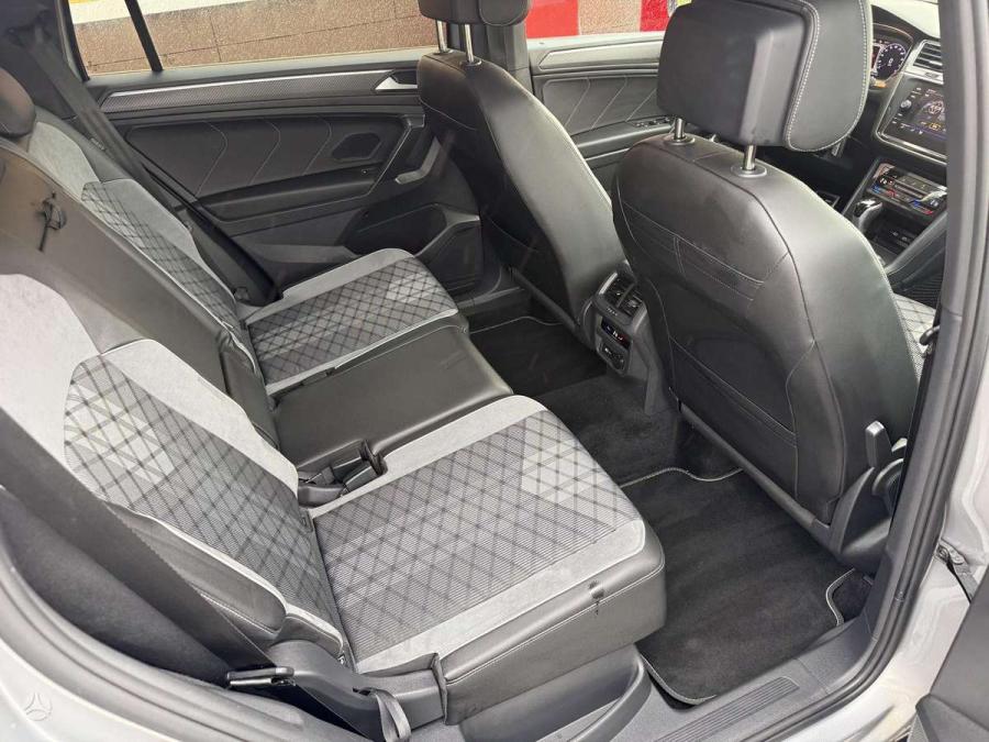 Grey Volkswagen Tiguan Allspace 2023 in Taurage, with an engine capacity of 2.00 L and mileage of 200 thousand km for 23500 €, photo 18 on AUTOMOTO.COM.LV