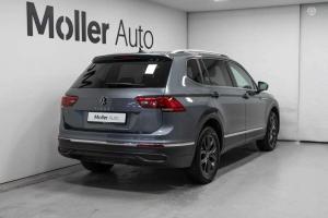 Grey Volkswagen Tiguan Allspace 2024 in Vilnius, with an engine capacity of 1.50 L and mileage of 49 thousand km for 30300 €, photo 3 on AUTOMOTO.COM.LV